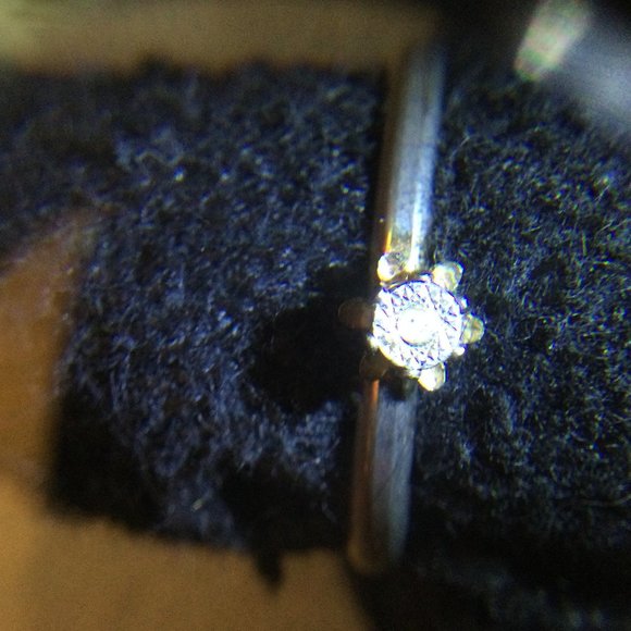 Jewelry | Diamond Chip Set In Groved Lines To Look Bigger Ring Size 8 ...